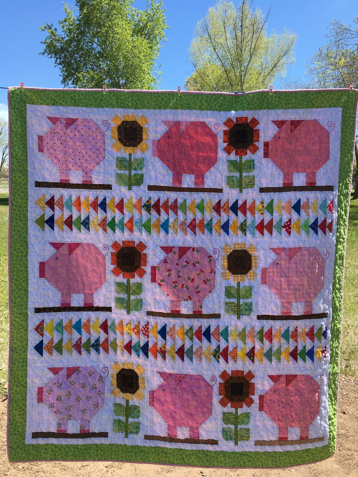 Tanya Quilts in CO: Sunflower Pig Quilt Finish & April OMG