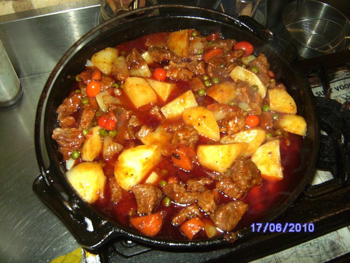 LEKKER RESEPTE VIR DIE JONGERGESLAG: KERRIE/BEES-GEREGTE