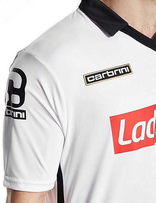 Carbrini divulga as novas camisas do Notts County - Show de Camisas