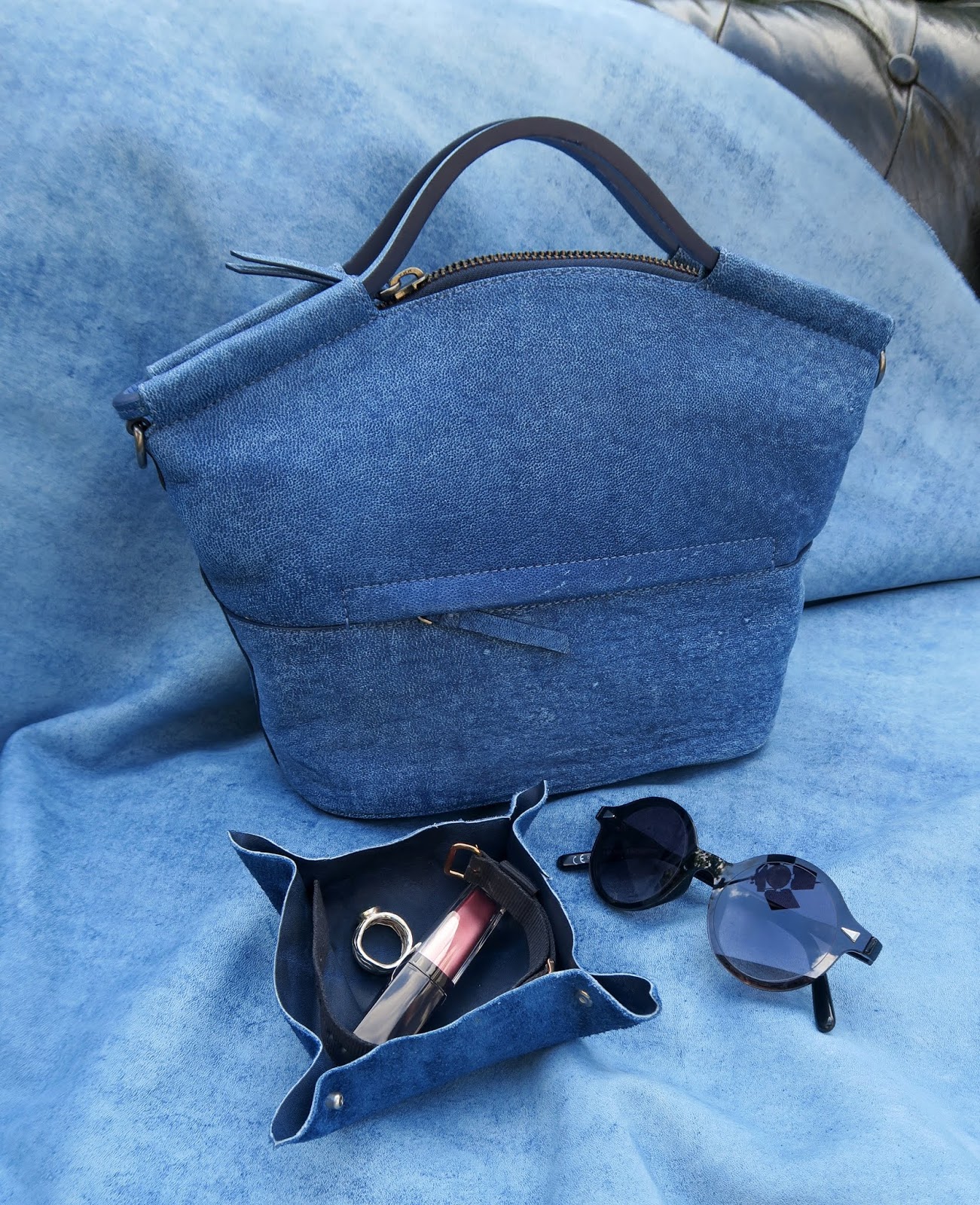 Into the Blue - ECCO True Indigo Leather | Home & Art Magazine