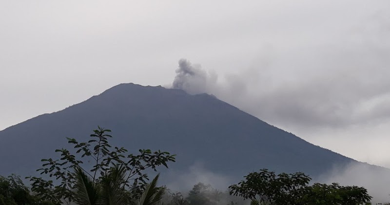 Culture Volcan: Volcan Agung: émission de cendres aujourd'hui