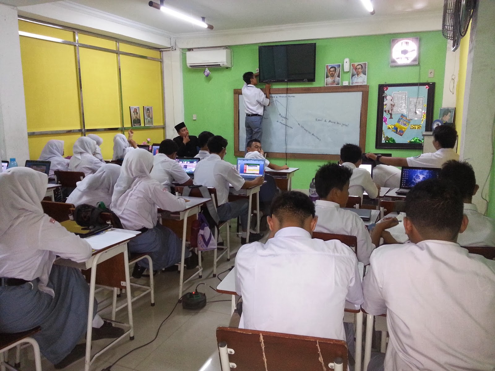 10111.CM: Laporan Kunjungan Observasi SMK Tritech Informatika