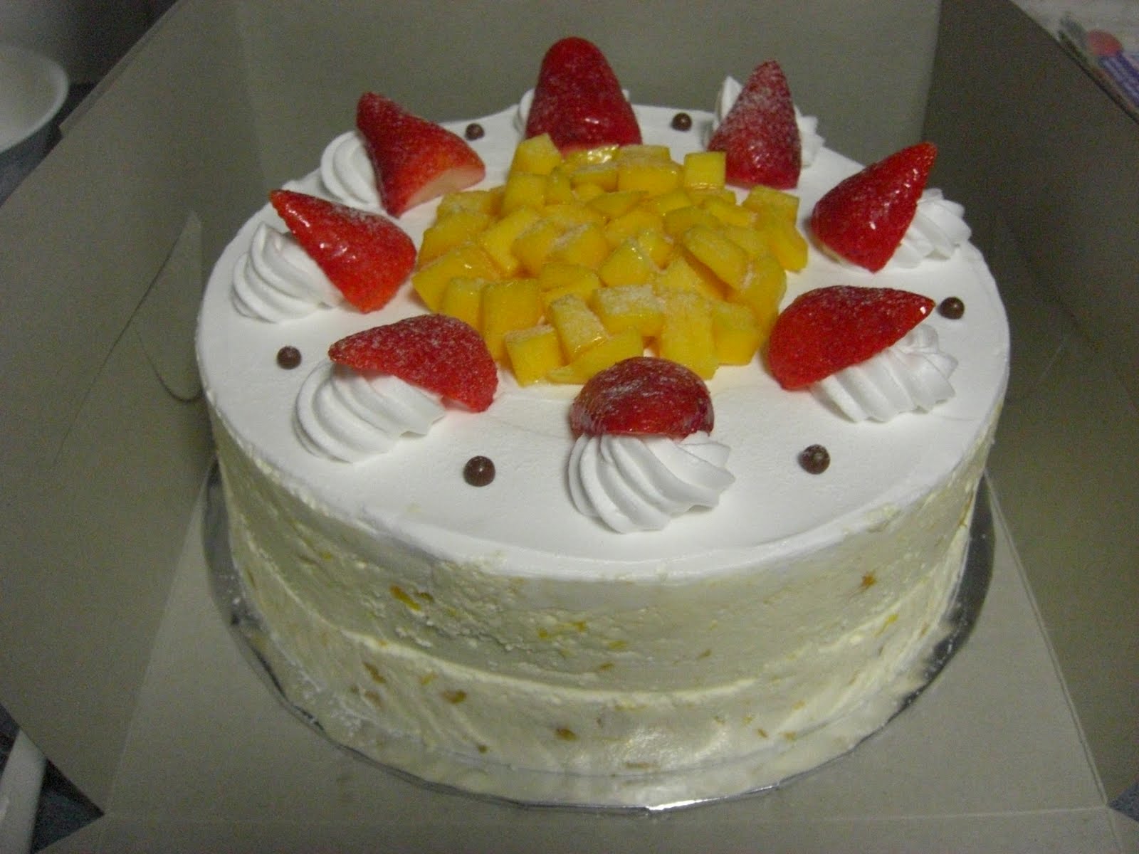 Li'l BakeShoppe: Mango strwberry yogurt cake