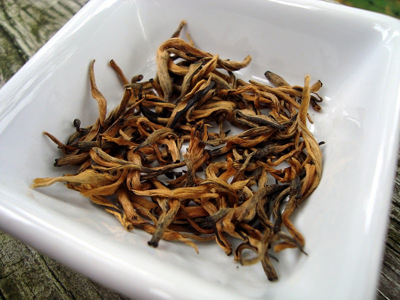 A Couple in the Kitchen: Ji Zhen (Golden Needle) Tea