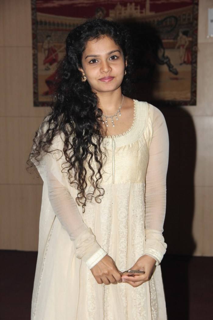 Maya Latest Hot Spicy White Chudi PhotoShoot Images At Unnodu Ka Movie ...