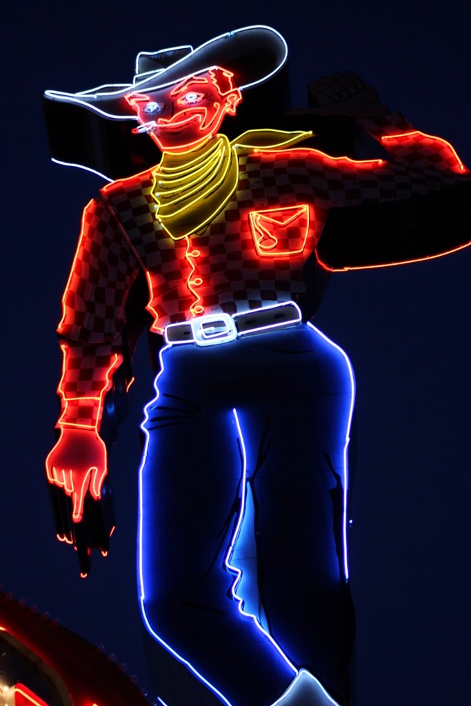 Laughlin Buzz: River Rick gets Lit at the Pioneer