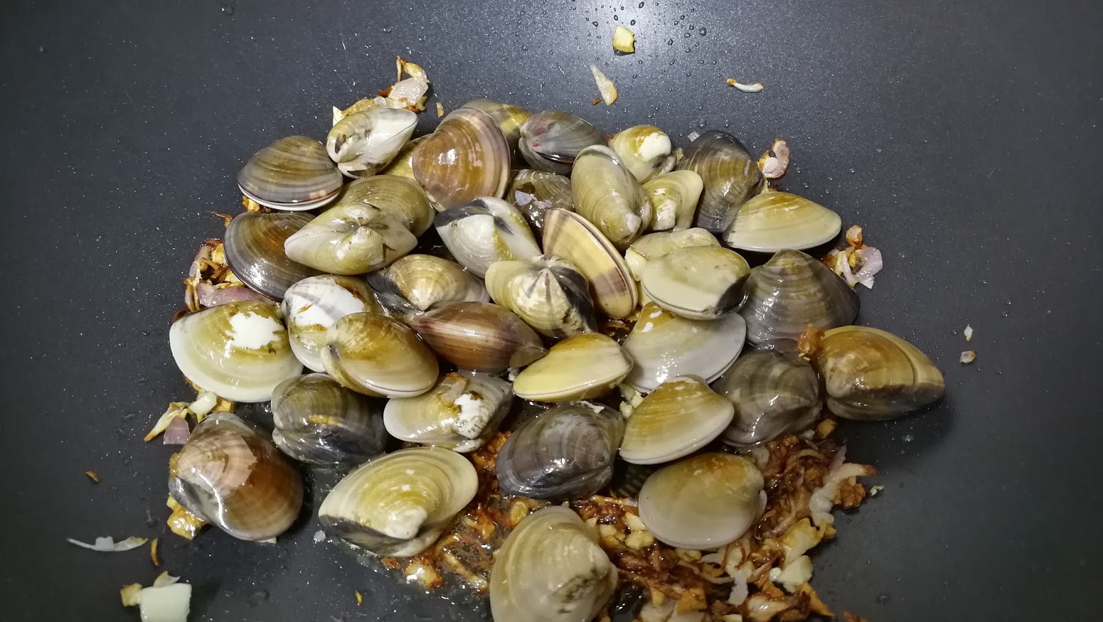 Lala (Kepah) with cooking wine - Homecook