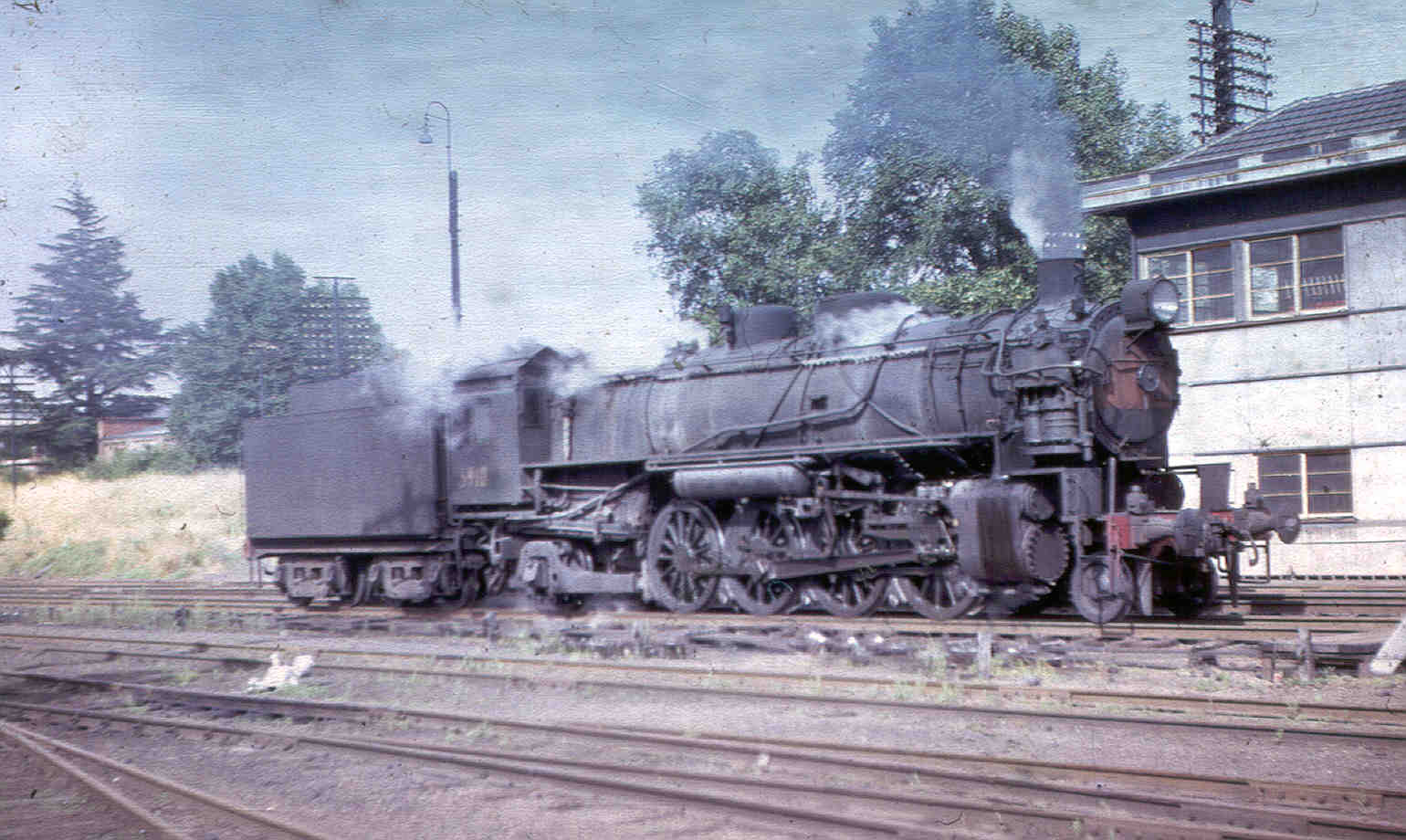 NSW Rail Rambler: In the act of shunting