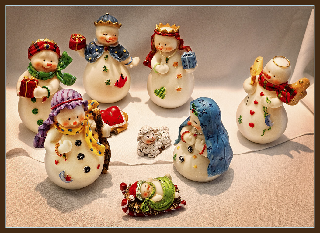 James Ainslie: Snowman Nativity - set two