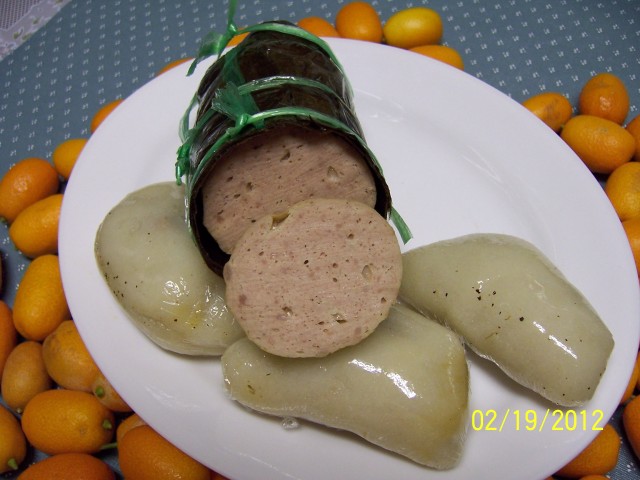 Làm bánh dày , chả lụa .. - Quinhon11