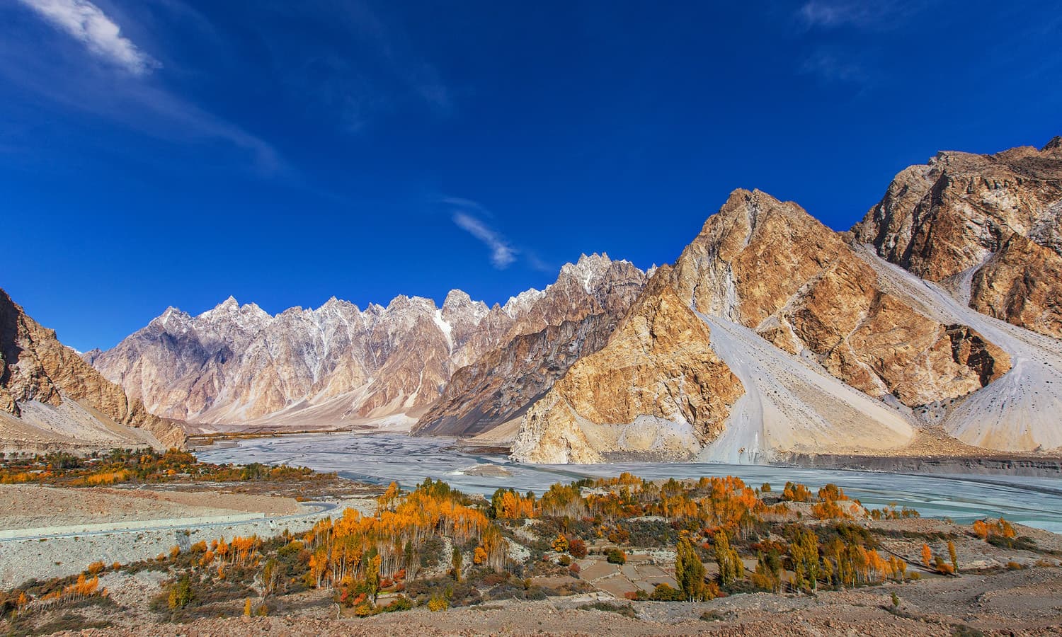 Passu Cones or Passu Cathedral Gilgit-Baltistan, Pakistan - Trango Tours