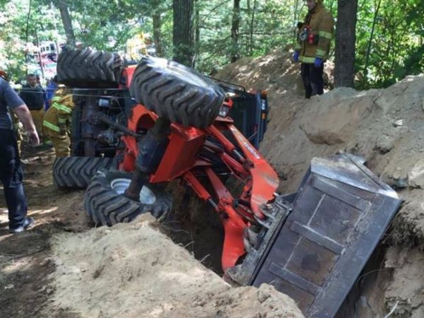 MEC&F Expert Engineers : Front-end Loader operator with EarthWorks Site ...