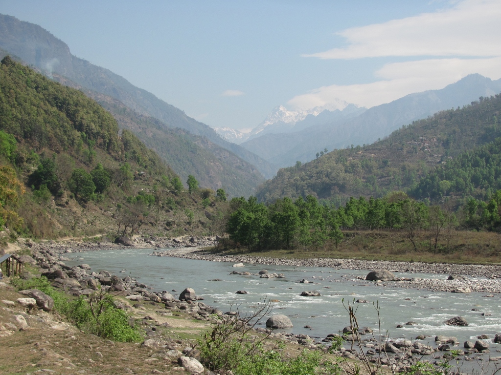 M&M Smith: DAY 4 : NEPAL : Arughat (608m) - Soti Khola (700m) - 6 hour walk