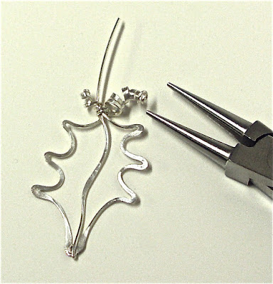 WireWorkers Guild: Xmas Holly Pendant