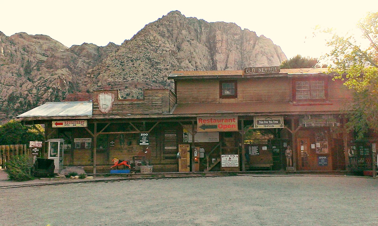 Las Vegas Tourist Attractions And Sites: A Visit to Bonnie Springs Nevada