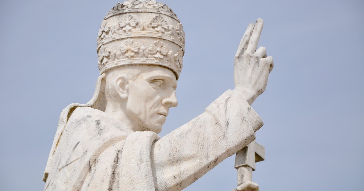 Orbis Catholicus Secundus: Venerable Pius XII Statue at Fatima in Portugal