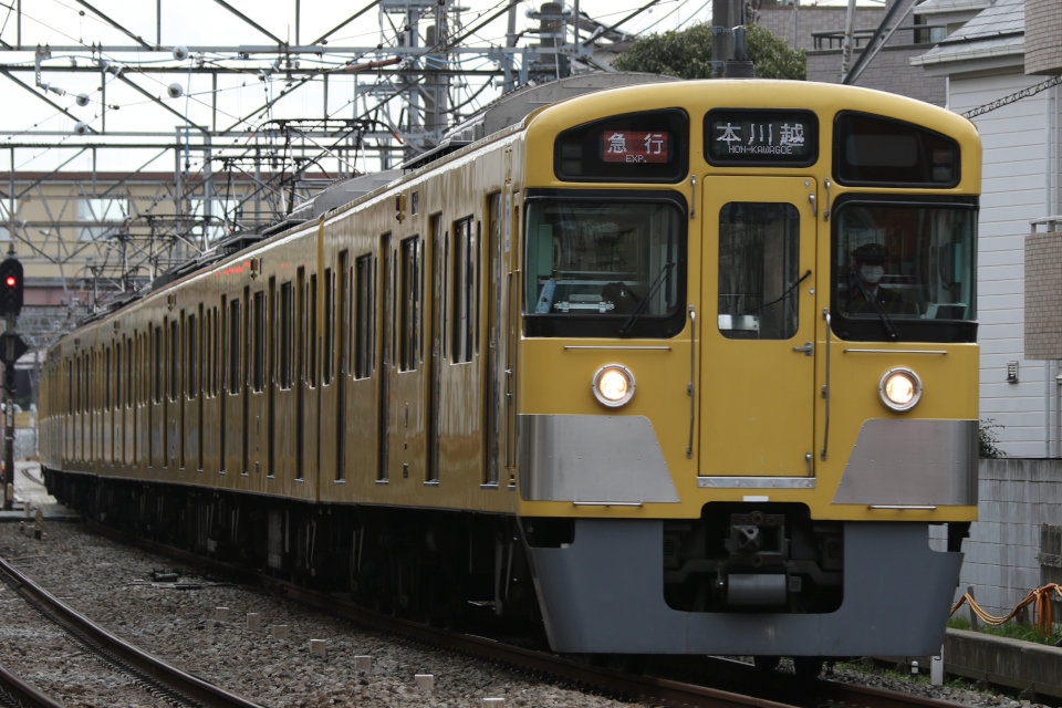 Michael's Trains Photo Album: 西武新宿線 沼袋～野方（沼袋2号踏切） 2016年3月21日