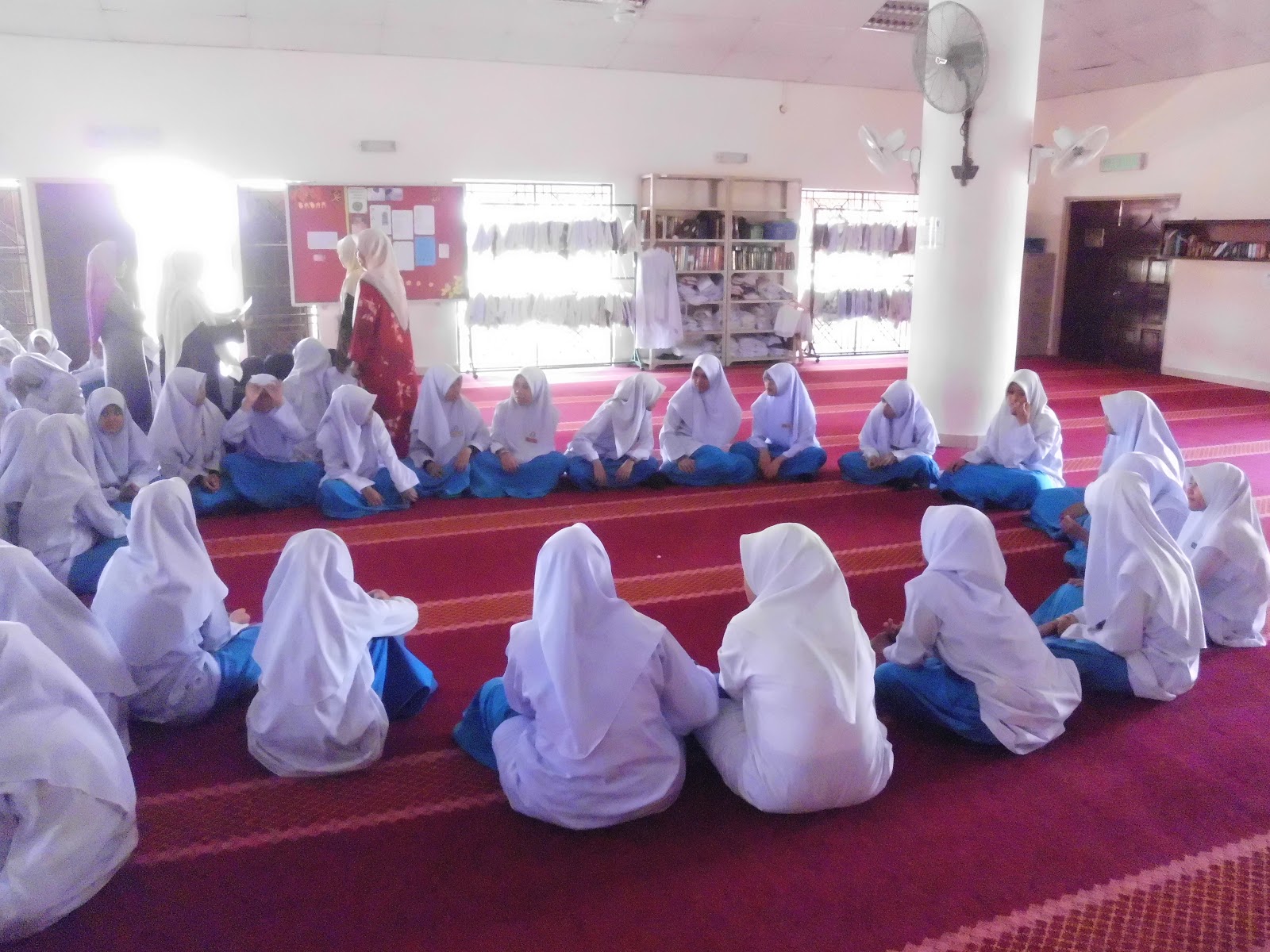 BADAR SEMESRA: Kem Solat Sempurna 2012