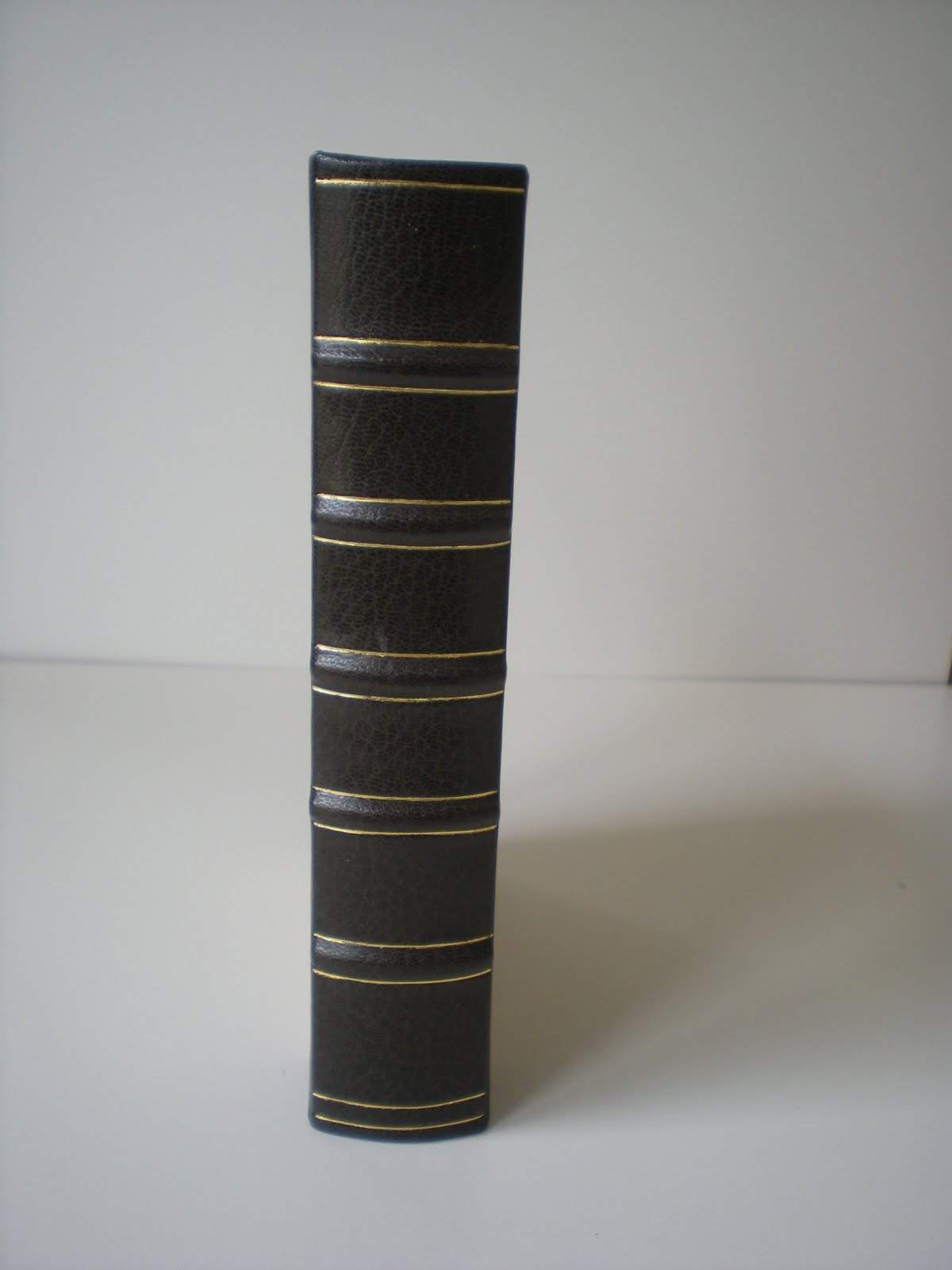 CTO BOOKS AND BOXES: Round Spine Box
