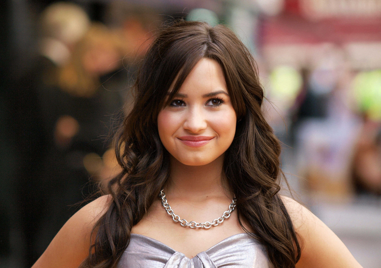 Demi Lovato Singer HD Wallpaper Download | HD Wallpapers (High ...