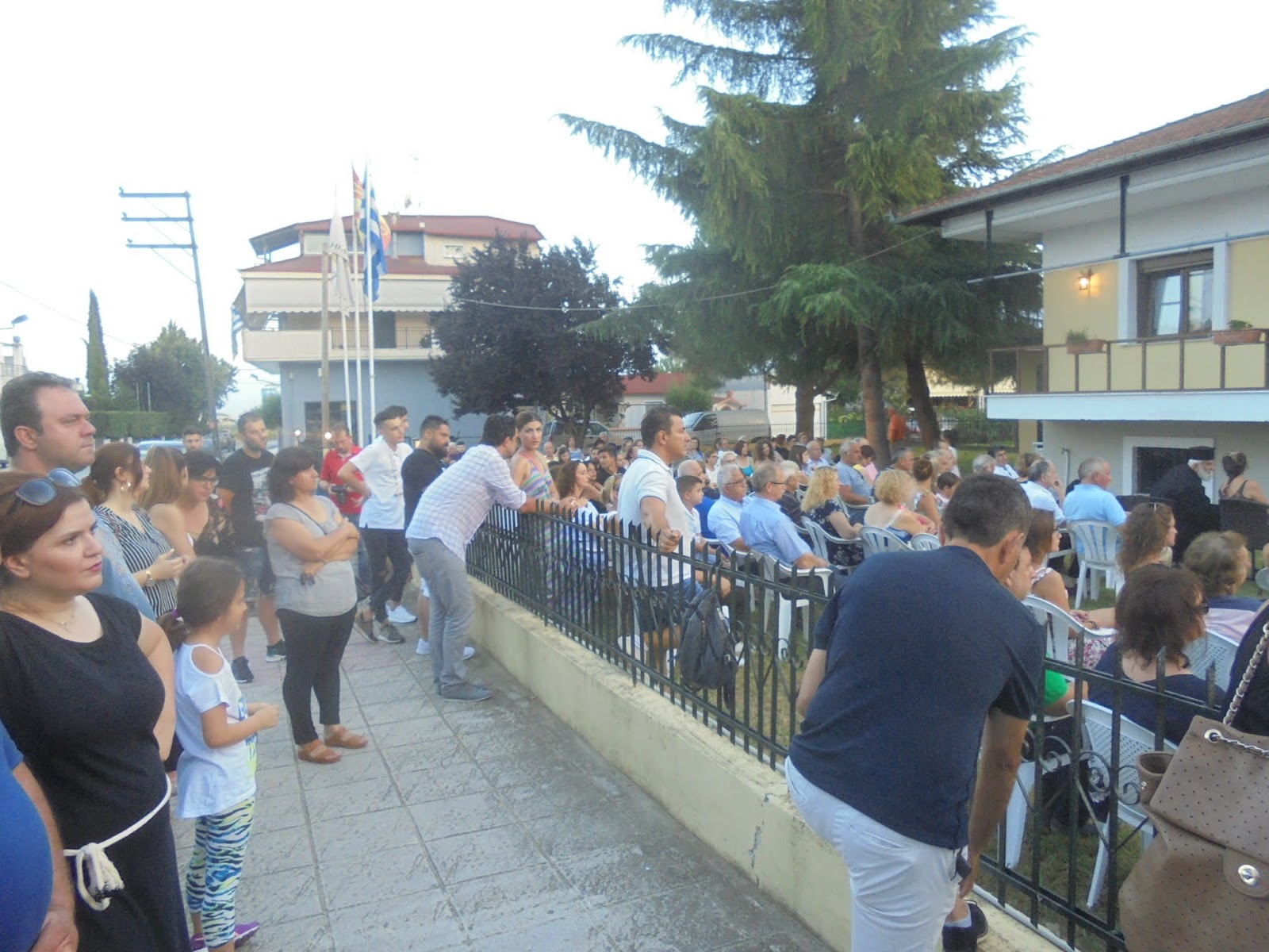 ΛΕΥΤΕΡΙΑ: ΠΛΗΘΟΣ ΚΟΣΜΟΥ ΣΤΑ ΑΠΟΚΑΛΥΠΤΗΡΙΑ ΤΗΣ ΠΡΟΤΟΜΗΣ ΤΟΥ ΜΗΤΡΟΠΟΛΙΤΗ ...