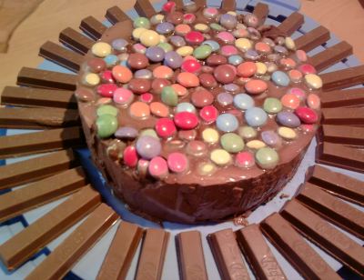 sei kreativ :): KitKat-Smarties Torte