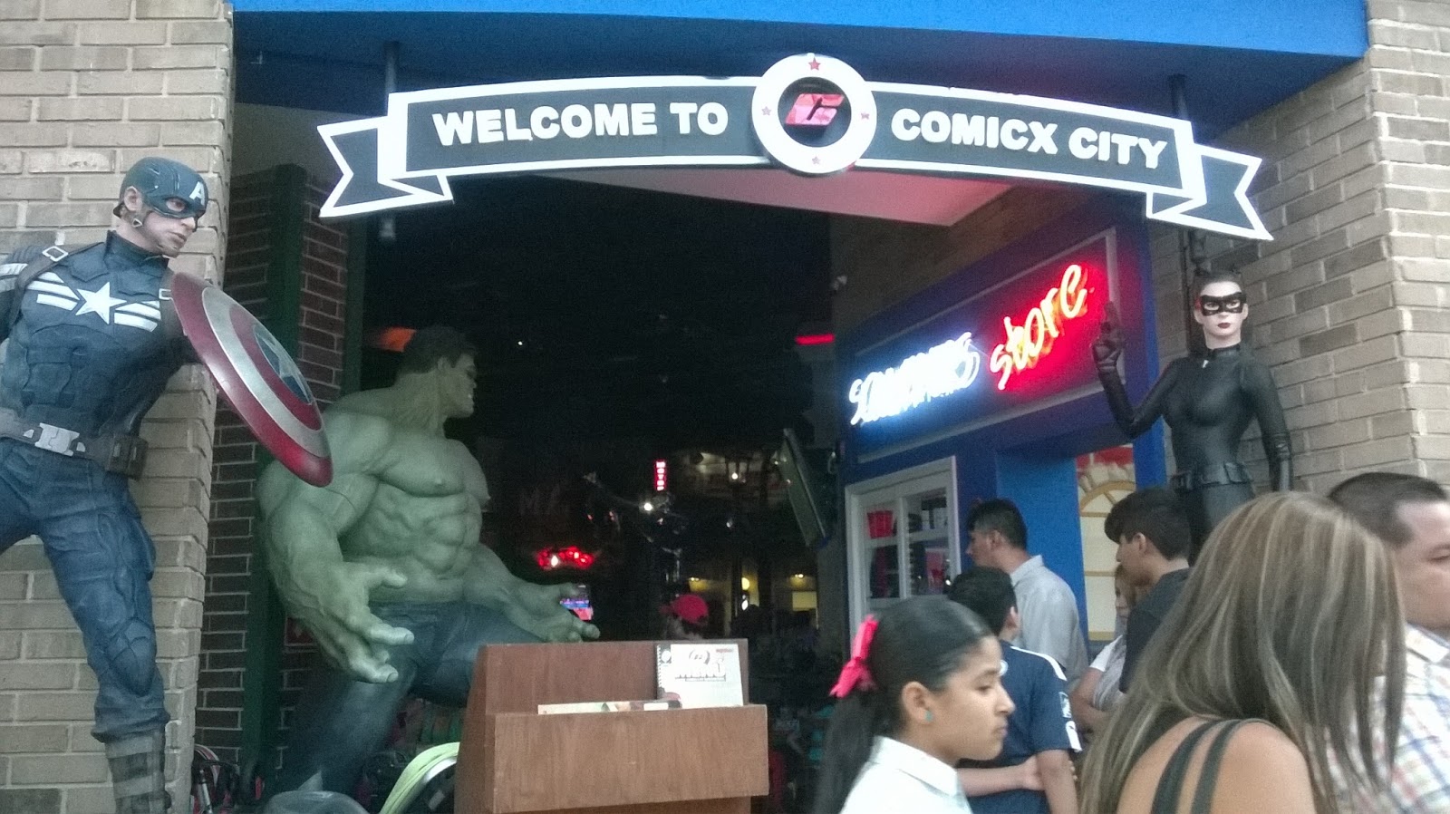 Skull Literaria: ComicX - Restaurant & Bar