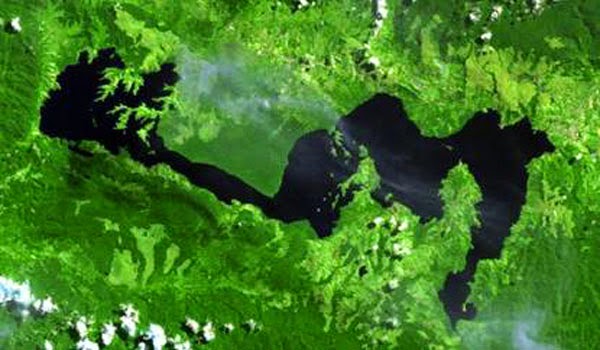 Sentani Lake Jayapura Indonesia, Between Tradition And Beauty | Kinjenk ...