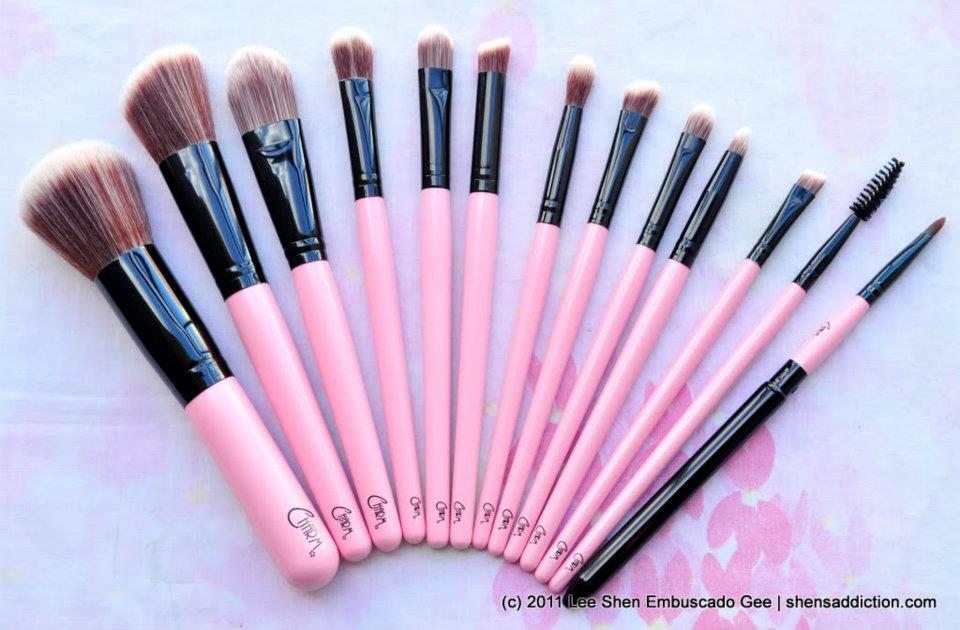 Joiè: Best Makeup Brushes awarded to Charm Pretty in Pink Set