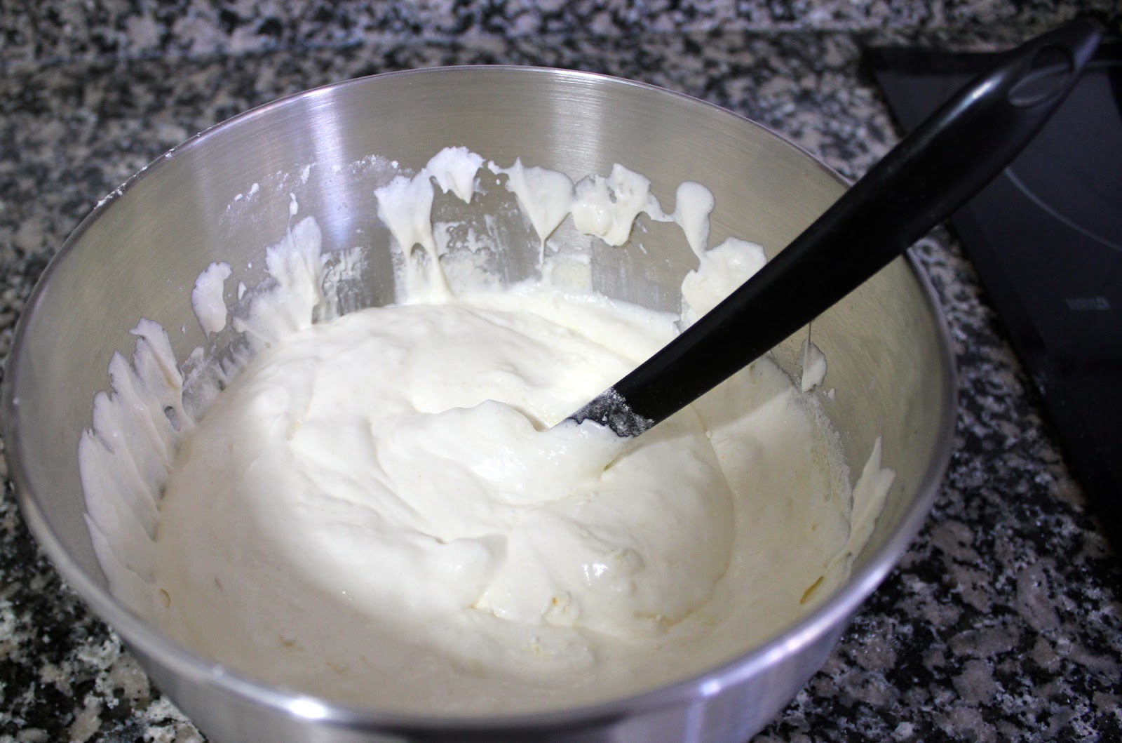 Cocinar es vivir y Bordar también: Bundt cake de nata / Cream bundt cake