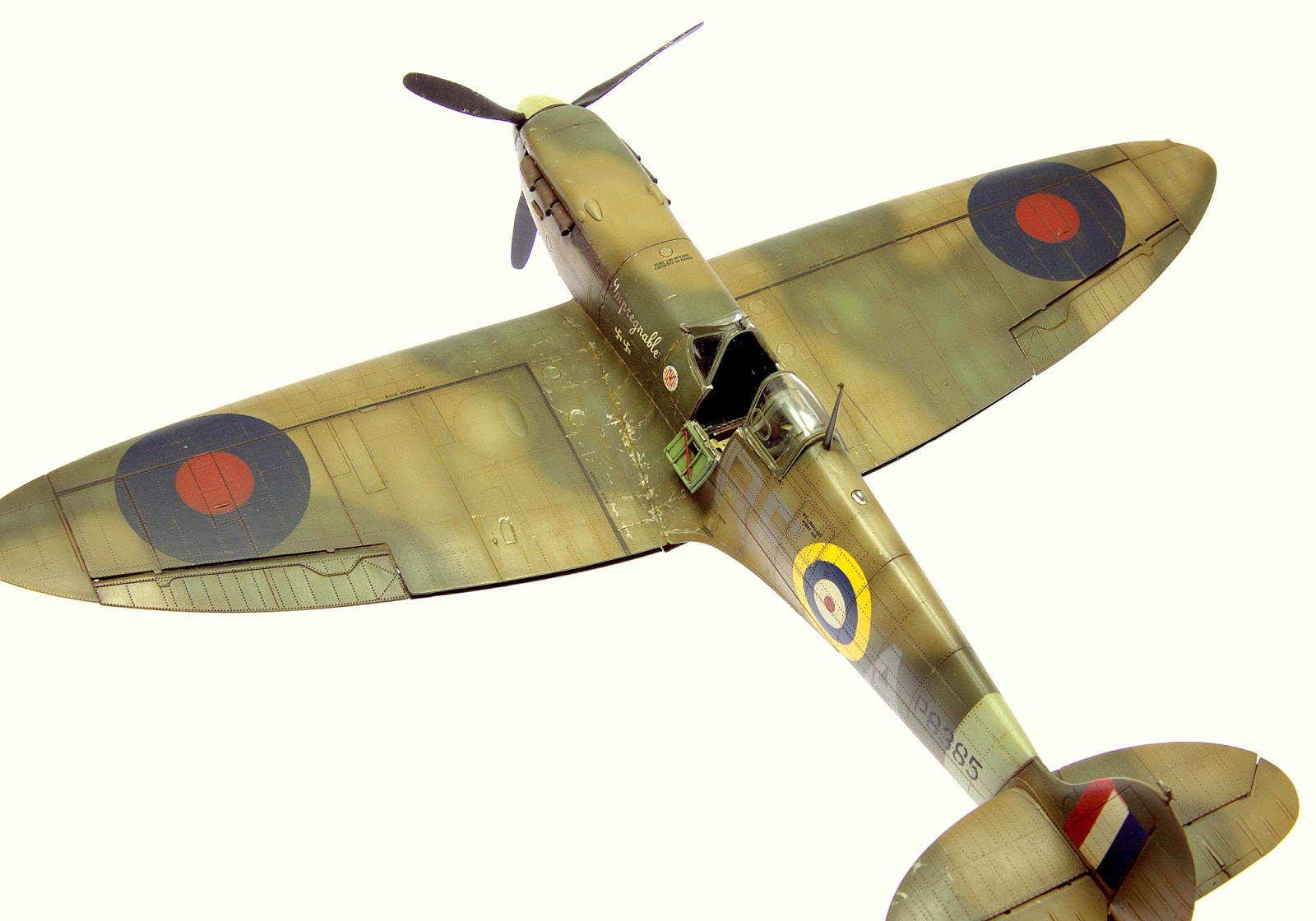 MODEL SECTOR: SUPERMARINE SPITFIRE MK. IIb, Revell 1:32