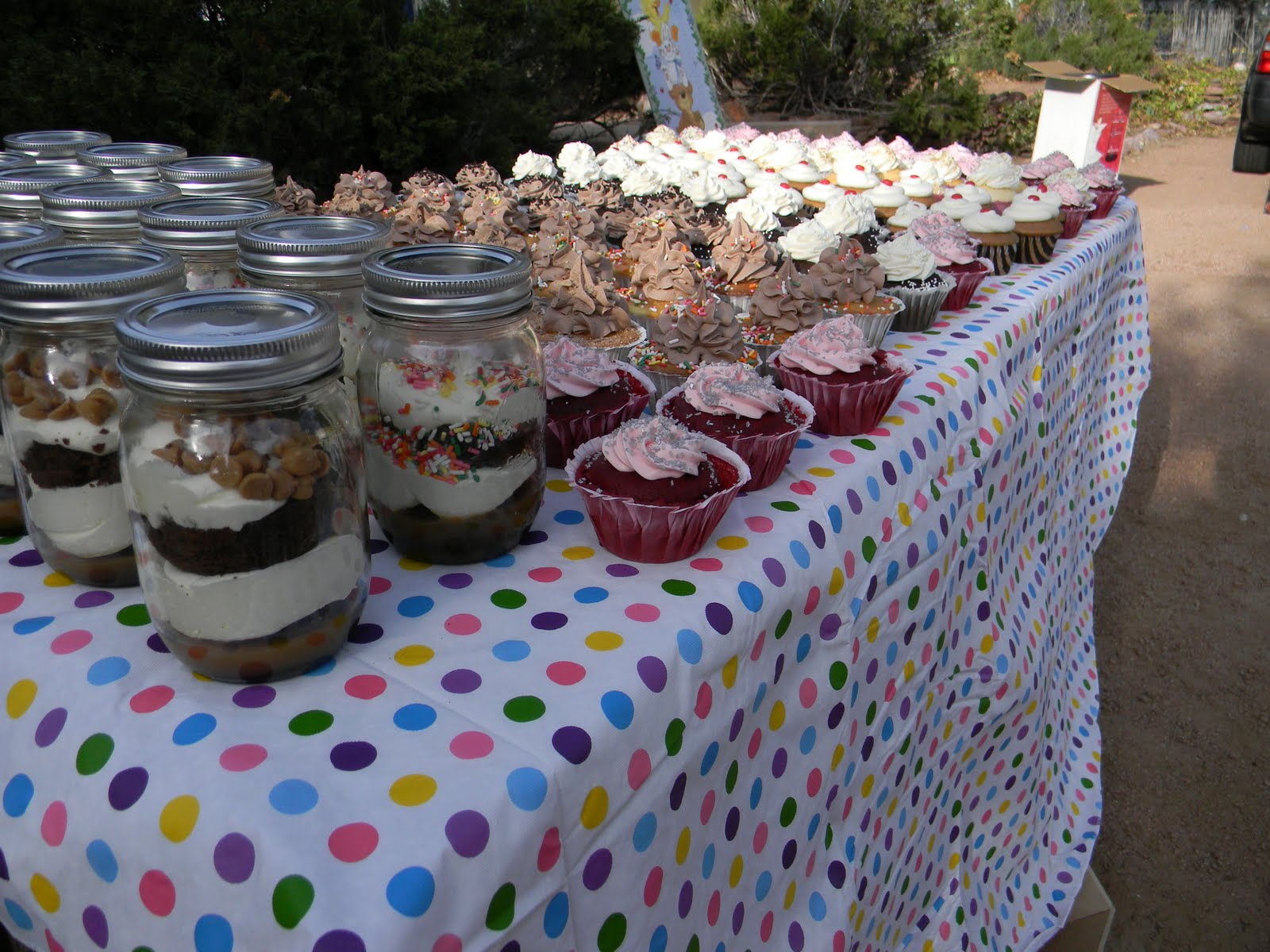 Classy Cakes by Melissa: Cupcake Sale!