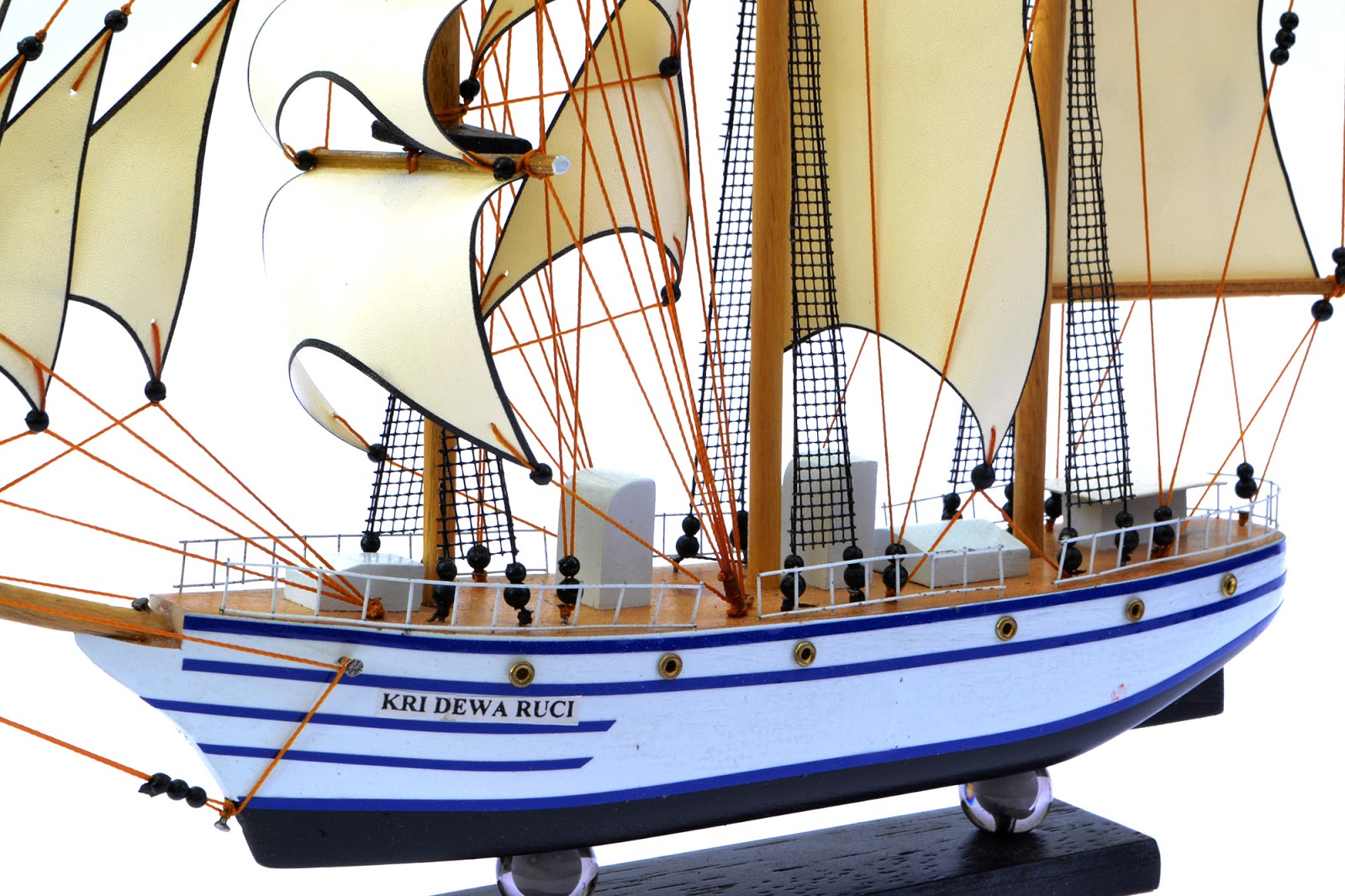 Toko Aksesoris dan Pernak Pernik Bagus: MINIATUR KRI DEWARUCI DAN KAPAL ...