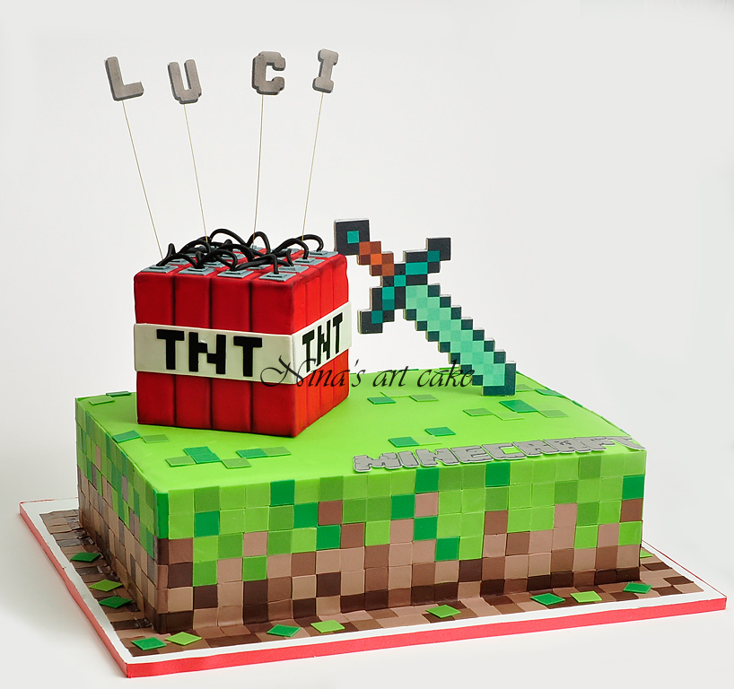 Nina's Art Cake: Tort "Minecraft" pentru Luci