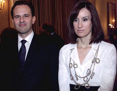 ΣΚΑΝΔΑΛΟ: Η ΦΑΙΗ ΚΑΡΑΒΙΤΗ, ΣΥΖΥΓΟΣ ΤΟΥ ΠΡΩΗΝ ΥΠΟΥΡΓΟΥ ΕΞΩΤΕΡΙΚΩΝ ...