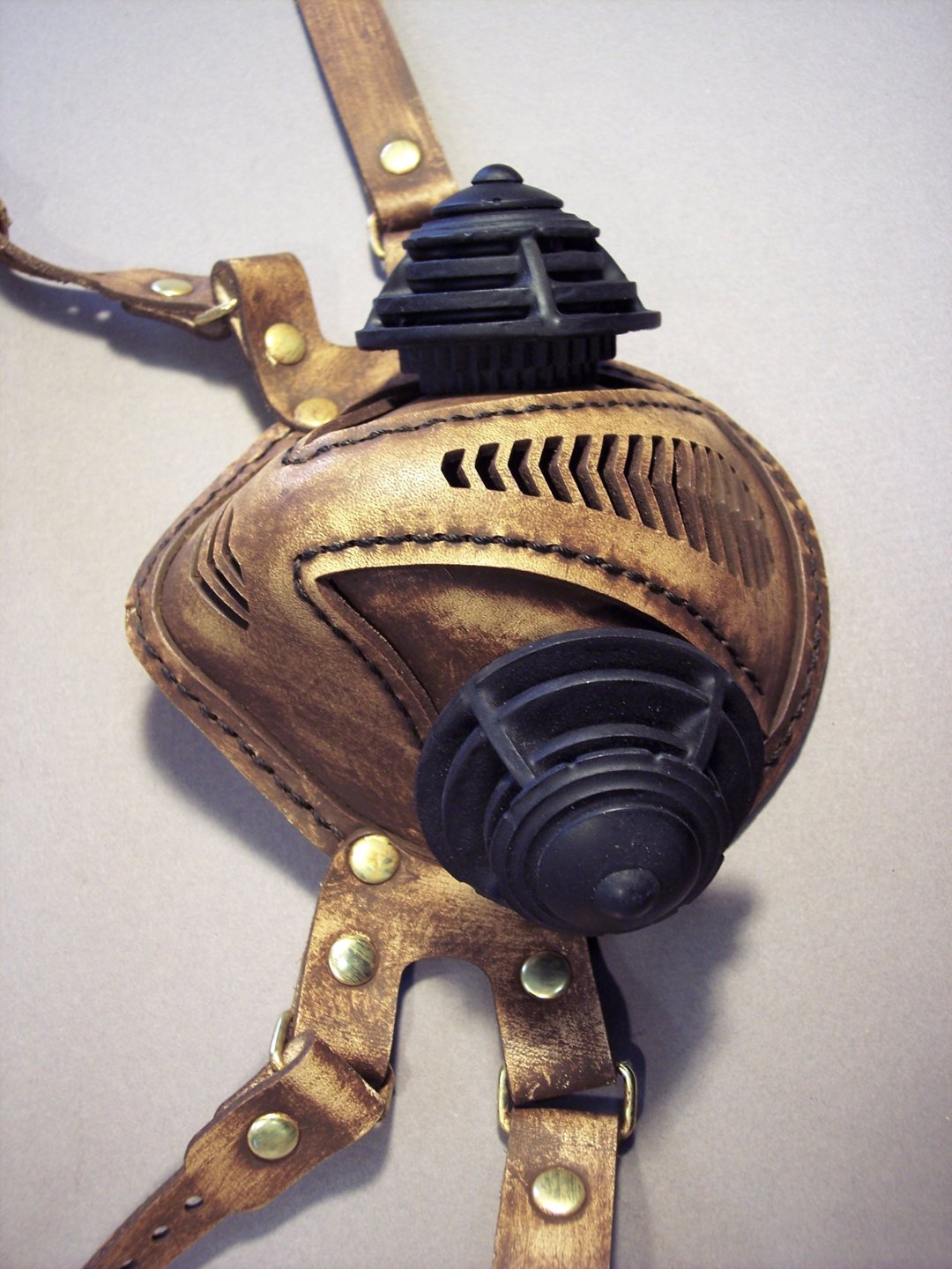 Tom Banwell—Leather and Resin Projects: Ronin: Respirator Gas Mask Tutorial