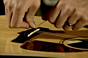 4 Merek Senar Gitar Akustik yang Bagus - Belajar Gitar Akustik untuk ...