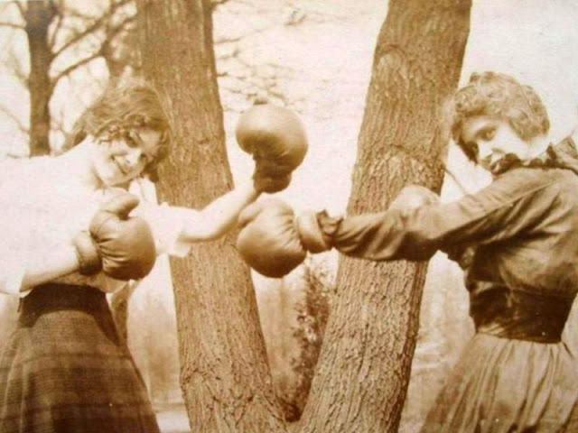 26 Hilarious Pics That Show Female Fighters From the Late 19th and ...