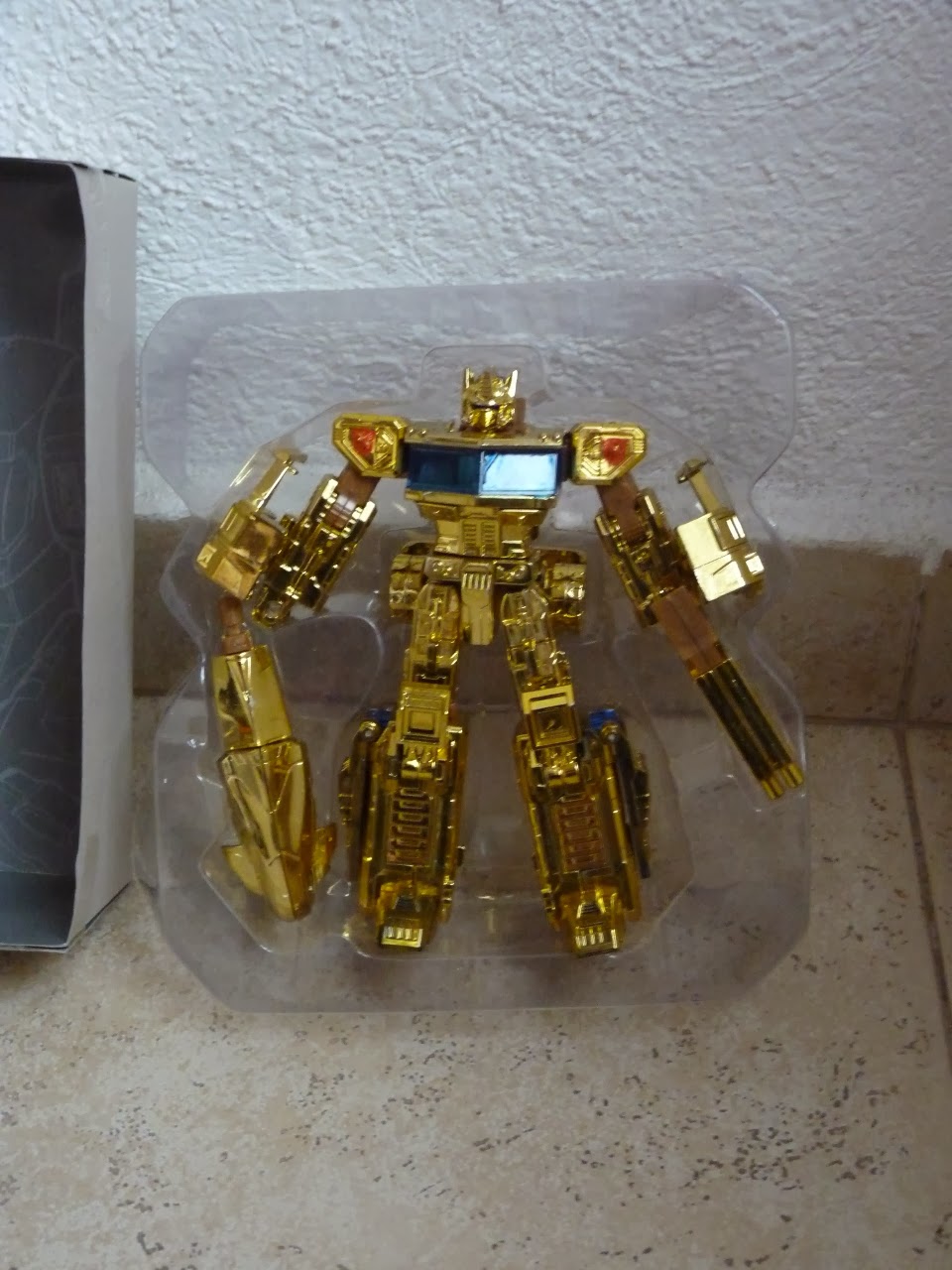 Underneath The Radar: Fast Forward: ¡3,300! KOLD Multiverse Gold OP LE-01