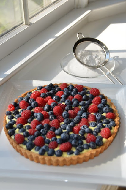 Playing with Flour: Blueberry and raspberry tart