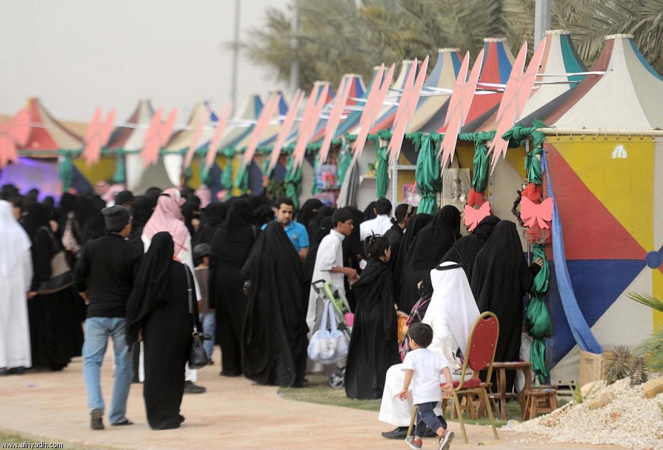 فعاليات مهرجان الزهور التاسع بالرياضالمقام في ساحة العروض بالدائري ...