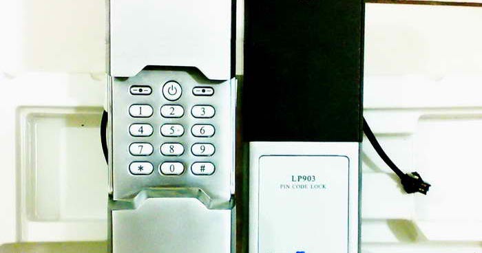 Kunci pintu otomatis dengan pengaman pin, rumah aman dan nyaman