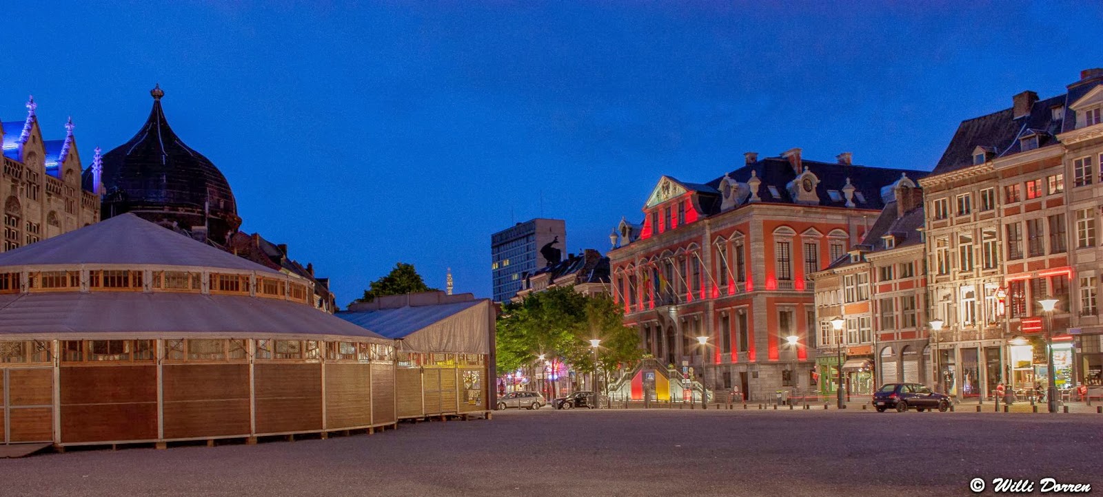 la ville de liege et ses quartiers: le centre de liege en soirée