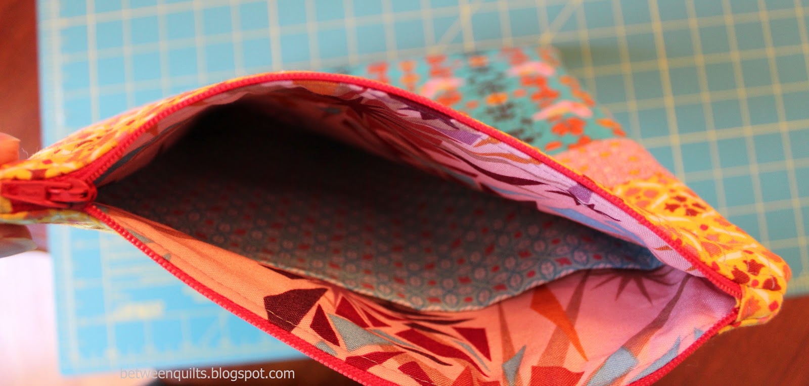Between Quilts: Tutorial: Tablet Carrying Case