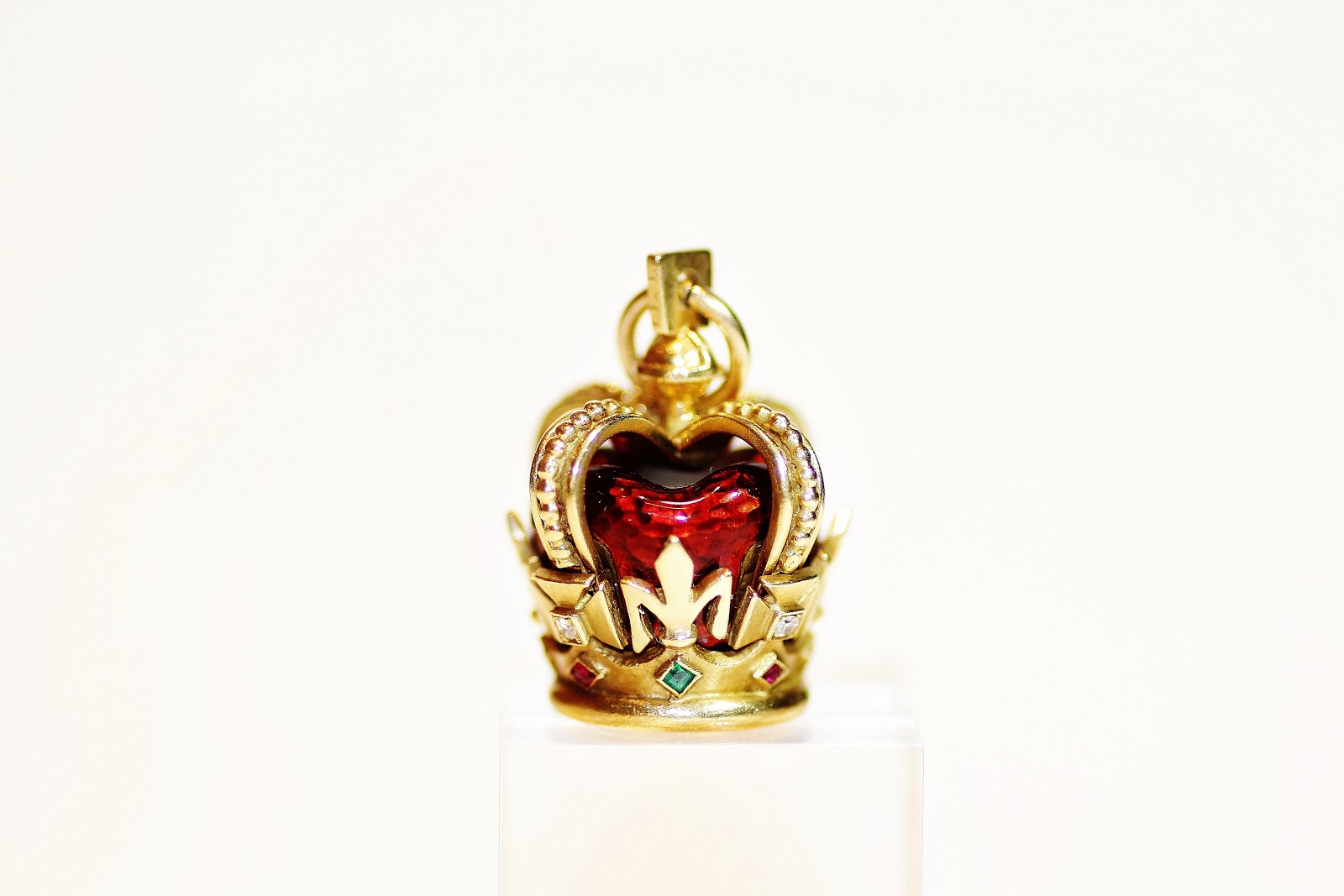 Bright days ahead: Crown Pendant by Cartier