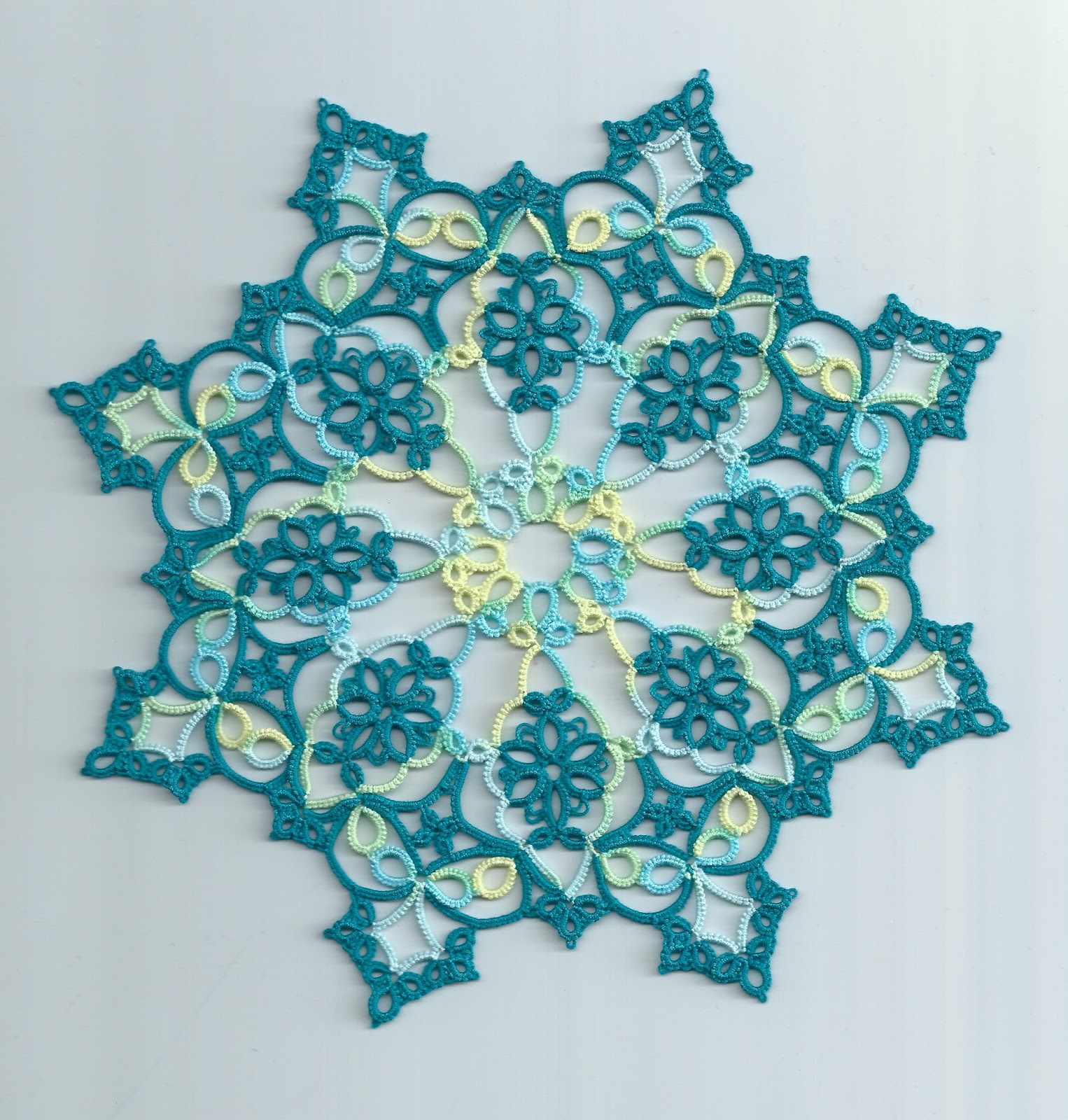 Le Blog de Frivole: Small Iris Doily Completed