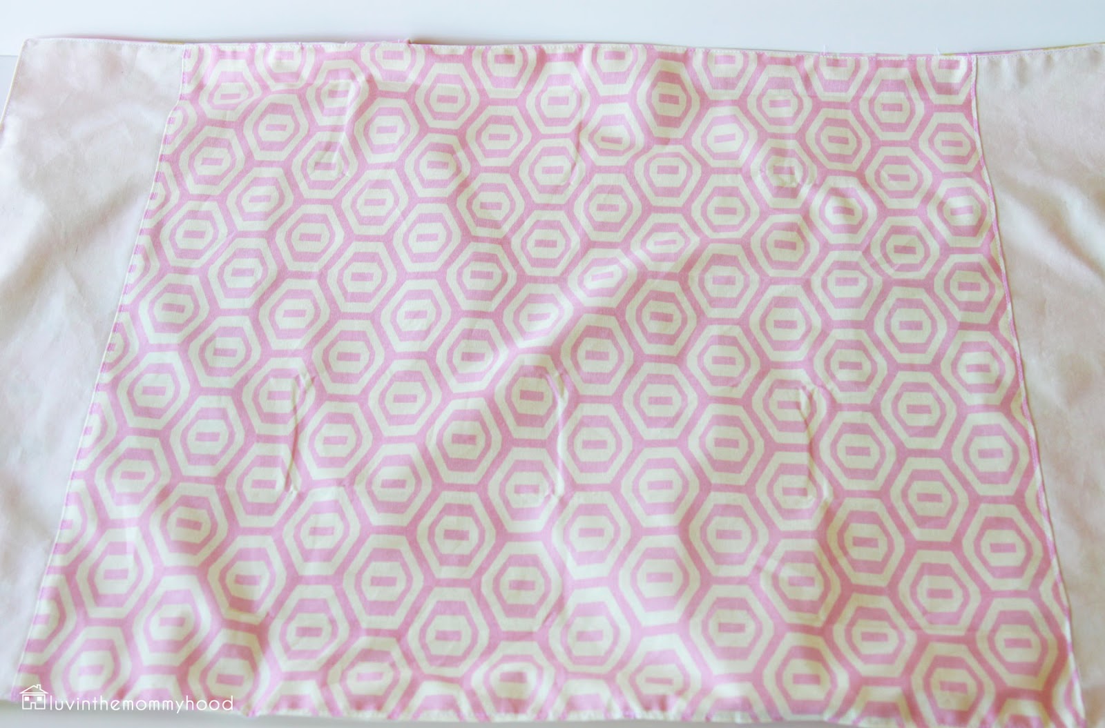 luvinthemommyhoodreviews: Reversible Sewing Machine Cover Tutorial with ...