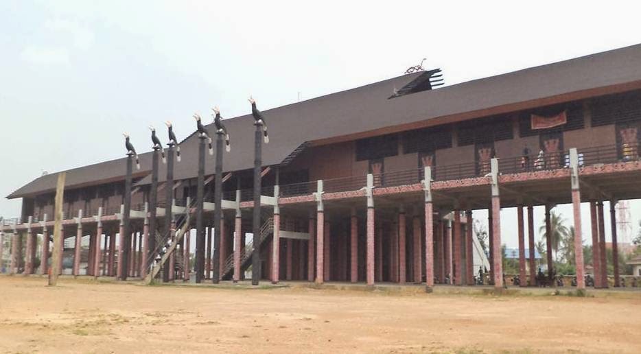 BRONDOL_30: Rumah Radakng, Rumah Adat Raksasa di Pontianak