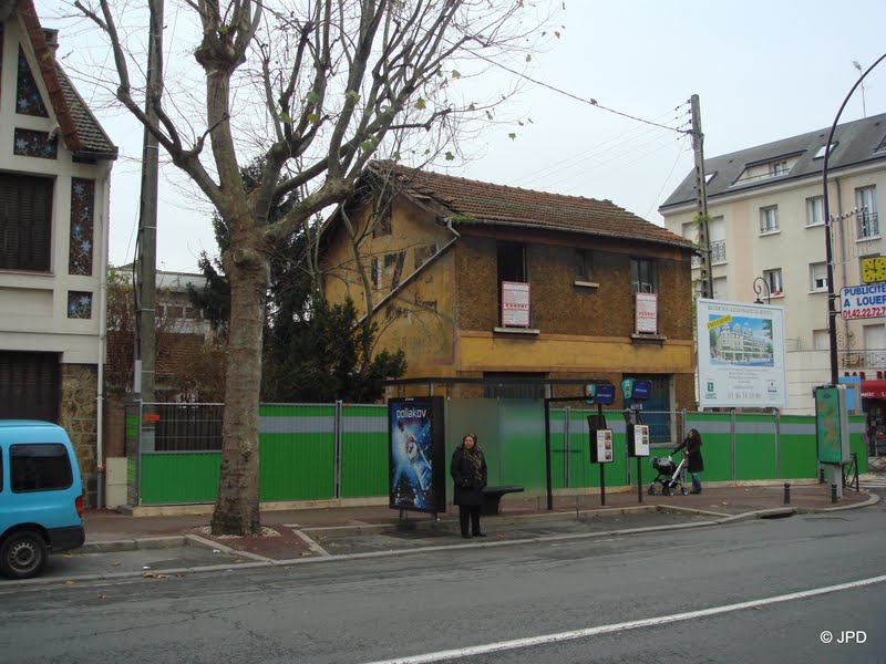 Les murs peints s'affichent: Au bord de la Nationale 20 à Antony (92)...