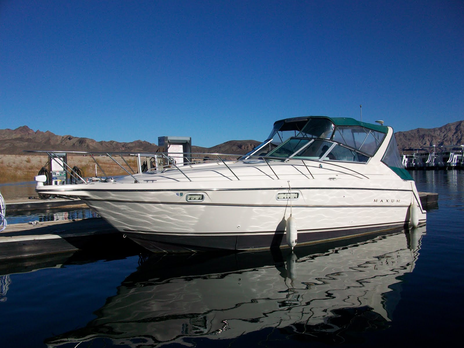 Boulder Boats Blog: 1996 Maxum 3200 SCR